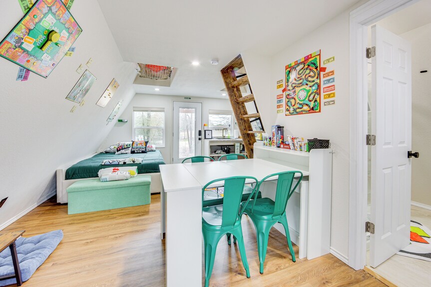 7 Mi To Tyler State Park: 'A-game' Cabin - Tyler, TX