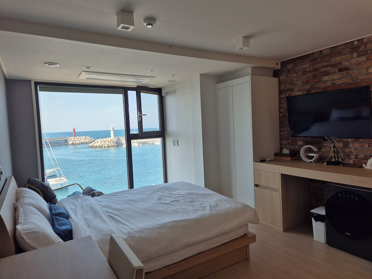 Private Beautiful Ocean Harbor Next To Dodu Beach In Jeju With Ac, Wifi - Jeju-do