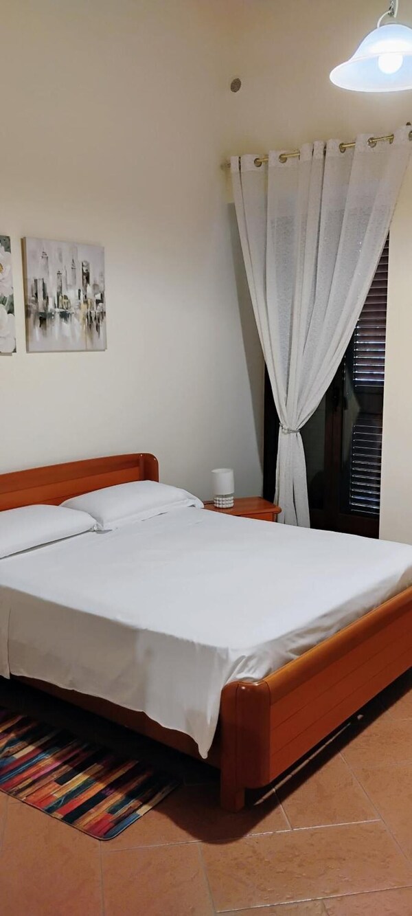 Cozy Agrigento Holiday Home With Ocean Views - Agrigento