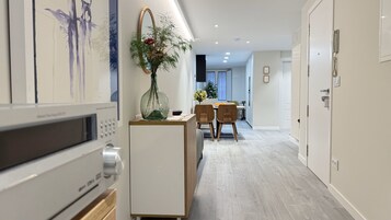 Apartamento de Luxo, 1 quarto | Sala de estar | Televisor LED 