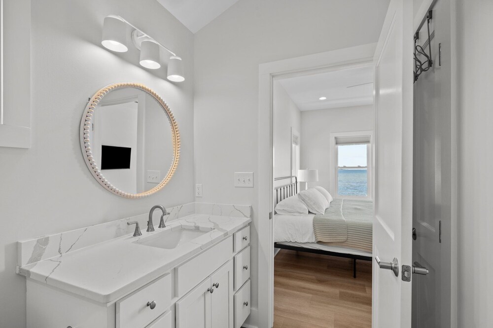 Banks' Haven-Sound Front/Pet Friendly Home - Cedar Island | Vrbo
