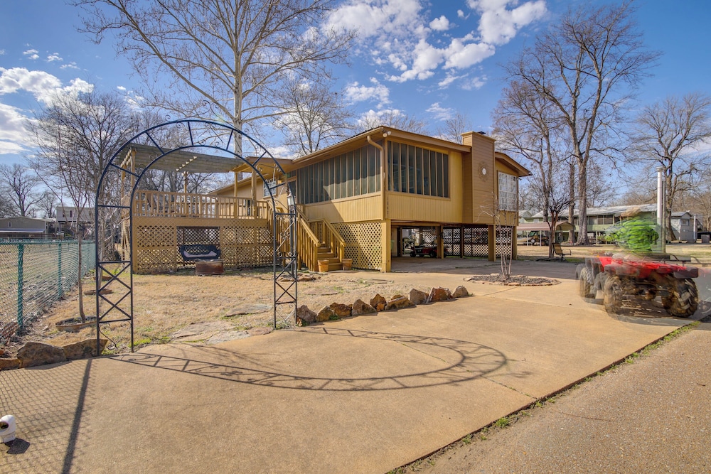 Deck & Fire Pit! Cabin Half-mi To Tunica Lake - Horseshoe Tunica