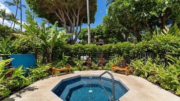 Apartamento em Condomínio Fechado, 3 quartos | Piscina | Uma piscina aquecida