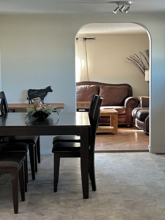 Rock Mountain Retreat, Your Tranquil Getaway In Coronach. Pet-friendly! - Saskatchewan