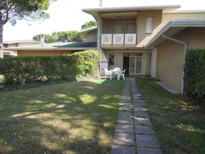 Apartamento, 2 quartos, pátio, vista para o jardim | Refeições ao ar livre