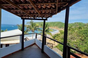 Quarto Duplo Panorâmico, vista parcial para o mar | Cofre com capacidade para portátil, Wi-fi grátis 