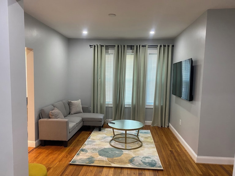 Spacious 4-bedroom Apartment With Ac, Wifi In Phenomenal Boston - Dorchester, MA