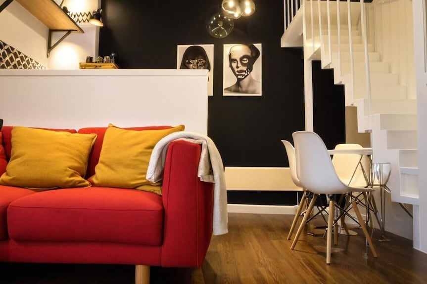 Krakow's Historic Loft: Queen Bed, Modern Living & Old Town Access - Krakow