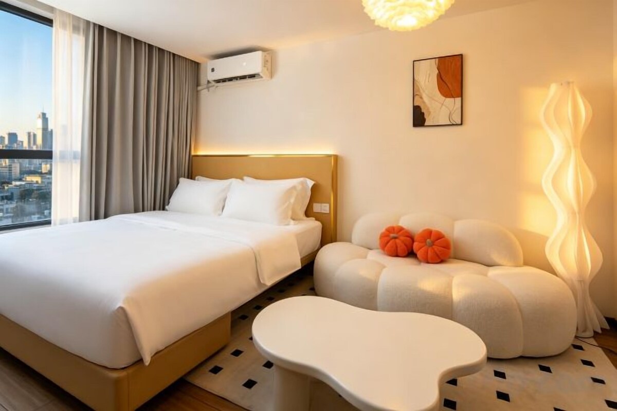 Camas de colchão viscoelástico, minibar, secretária 