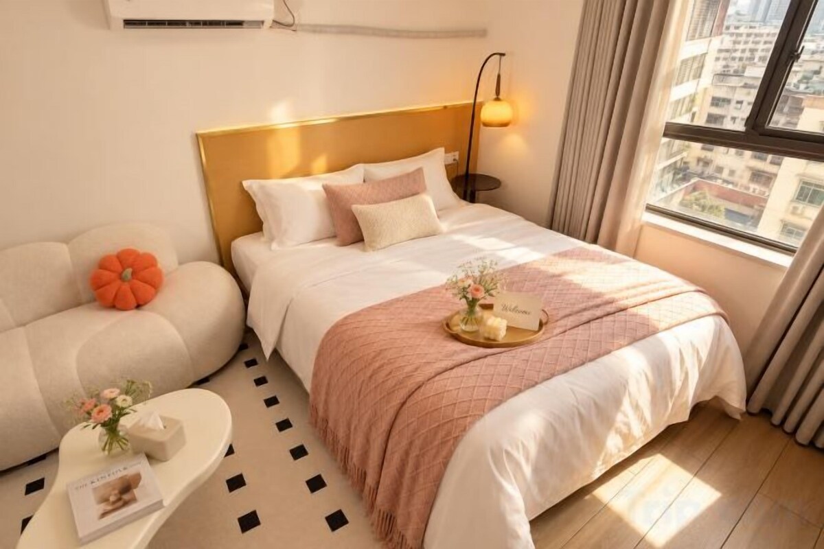 Camas de colchão viscoelástico, minibar, secretária 