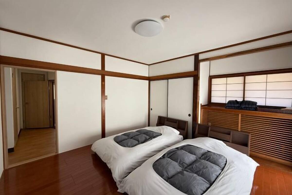 1 quarto, edredons de pluma, cofres nos quartos