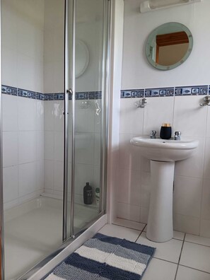 Quarto Duplo Comfort, vista para o pátio | Casa de banho