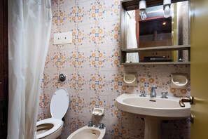 Apartamento, 1 quarto, varanda, vista para o oceano | Casa de banho