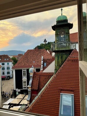 Duplex luxo, vista para a cidade | Vista do quarto