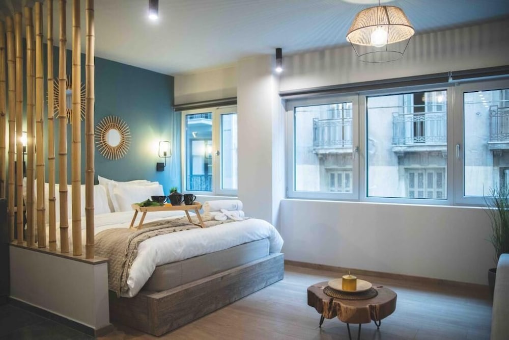 Rooster Suites - Athen