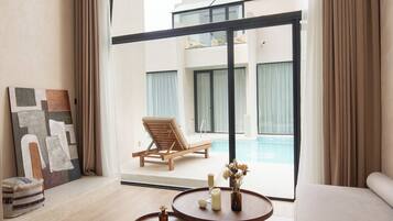 Suite-Estúdio de Luxo, 1 cama king-size, acesso à piscina, vista para a piscina | Sala | Impressoras