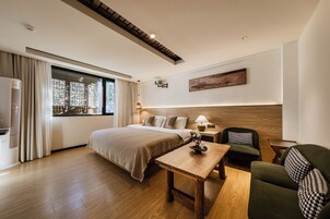 Suíte família, 2 quartos, no pátio | Roupas de cama premium, edredons de pluma, camas Tempur-Pedic