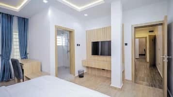 Quarto Económico, varanda, Vista para a cidade | Secretária, secretária adequada para computadores portáteis