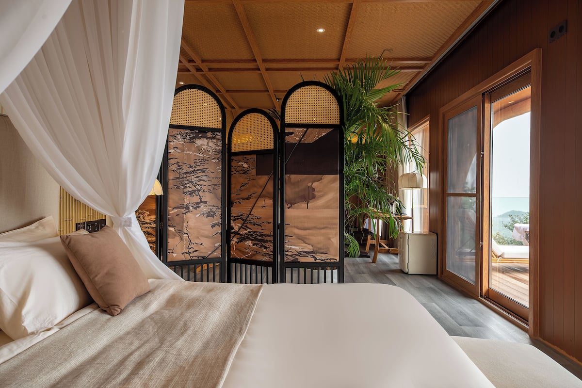 Quarto casal exclusivo | Edredons de pluma, escrivaninha, Wi-Fi de cortesia, roupa de cama