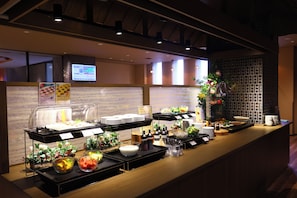 Pequeno-almoço tipo buffet diário (2000 JPY por pessoa)