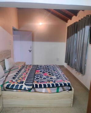 Quarto Deluxe, varanda, vista para a colina | Wi-fi grátis