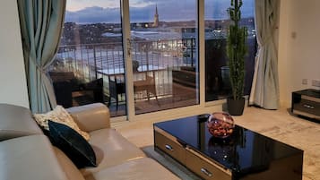 Apartamento, 3 quartos, sacada, vista para o jardim | Sala de estar