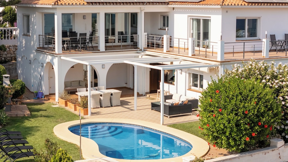 Spacious 3br Villa With Pool And Views - Fuengirola
