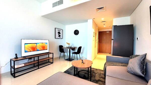 Bloomfields Stu With Canal View Julpur - Abu Dhabi