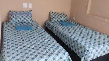 Quarto 402 para 3 amigos com ar | Roupa de cama