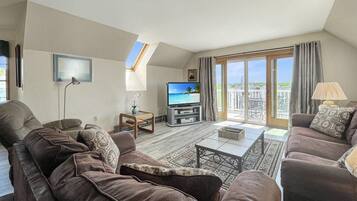 Apartamento em Condomínio Fechado, 2 camas queen-size (High View at Short Sands) | Sala de estar