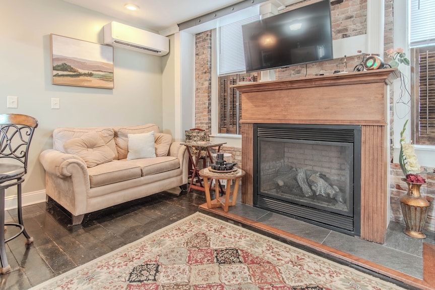 Historic Sackets Harbor Lakeside Retreat + Central - Westcott Beach State Park, Henderson