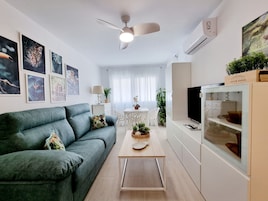Apartamento, 1 quarto, varanda, vista para a piscina | Sala
