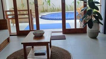 Quarto casal luxo | Cofres nos quartos, cortinas blackout