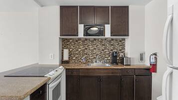 Apartamento, sacada | Cozinha privada