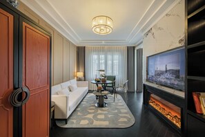 Suite Clássica | Minibar grátis, secretária 