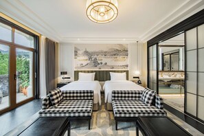Quarto Twin Sénior | 2 quartos, minibar grátis, secretária