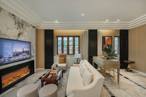 Suite de Luxo | Minibar grátis, secretária 