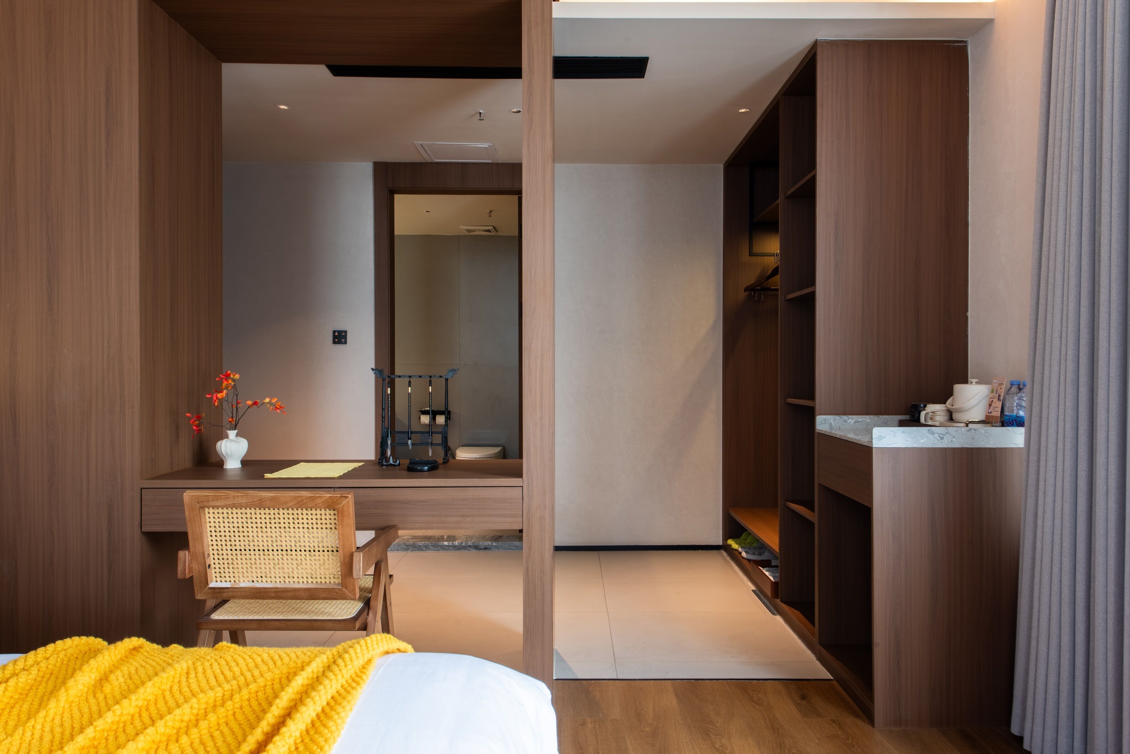 Quarto casal família, vista para o rio | Escrivaninha, espaço de trabalho para notebook, Wi-Fi de cortesia