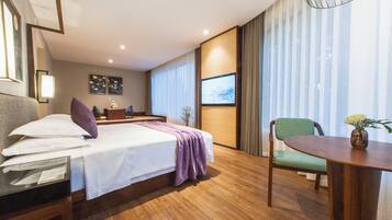 Quarto quádruplo em estilo japonês, várias camas | Roupa de alta qualidade, edredões de penas, camas de colchão pillowtop