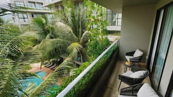 Suite Clássica, varanda, vista para a piscina | Terraço/pátio interior