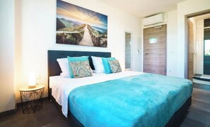 Quarto casal luxo, vista para a colina | Escrivaninha, espaço de trabalho para notebook, Wi-Fi de cortesia
