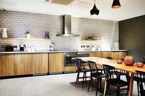 Estúdio Clássico, 1 cama de casal | Kitchenette privada | Um forno, uma máquina de lavar louça 