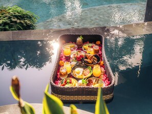 Quarto (Premium Suite Room with Plunge Pool) | Refeições no quarto