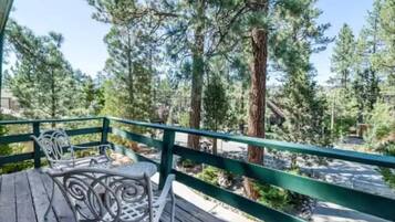 Cabana de Madeira Signature, 3 quartos, cozinha, vista para a montanha | Vista da varanda