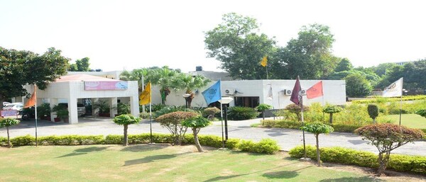Myna Tourist Resort - Rohtak
