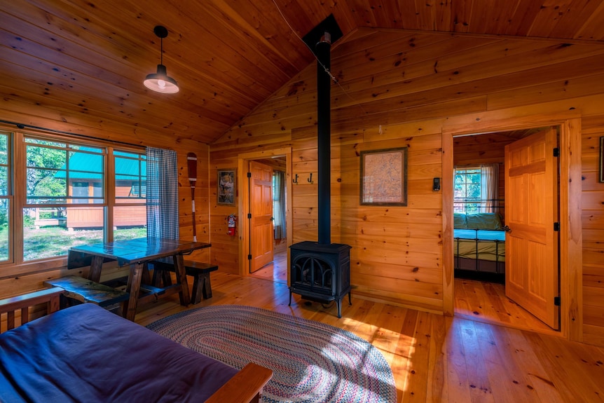 Remote Lakeshore Cabin, Canoes/kayaks, Kitchenette, Shared Bathroom And Sauna - Maine