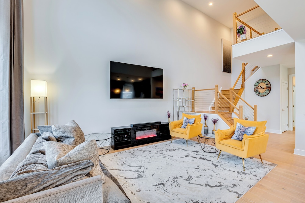 10 Mi To Morristown: Stylish Home W/ Pool Access - Rockaway, NJ