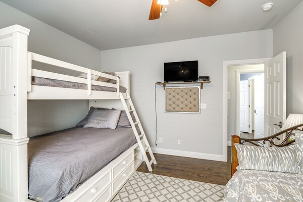 Walk To Colorado River: Needles Gem W/ Pool Access - Needles, CA