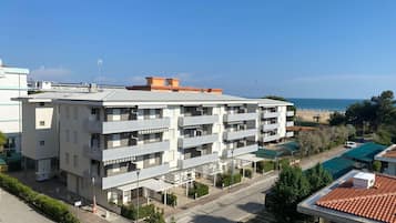 Apartamento, 2 quartos, sacada | Fachada