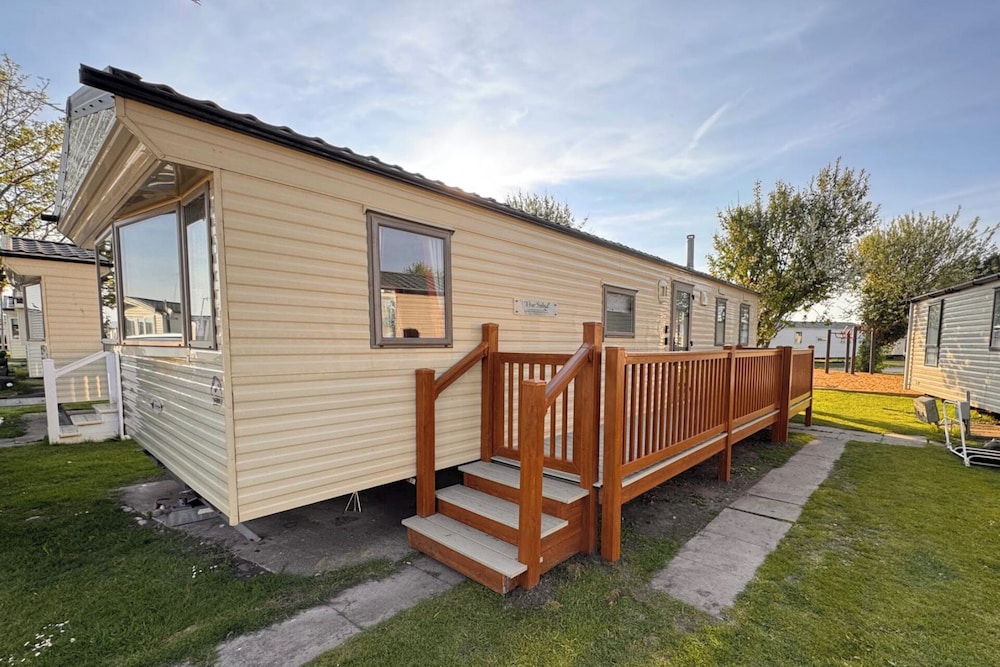 3 Bed Caravan - Side Gated Decking, Wifi, Pets - Wales